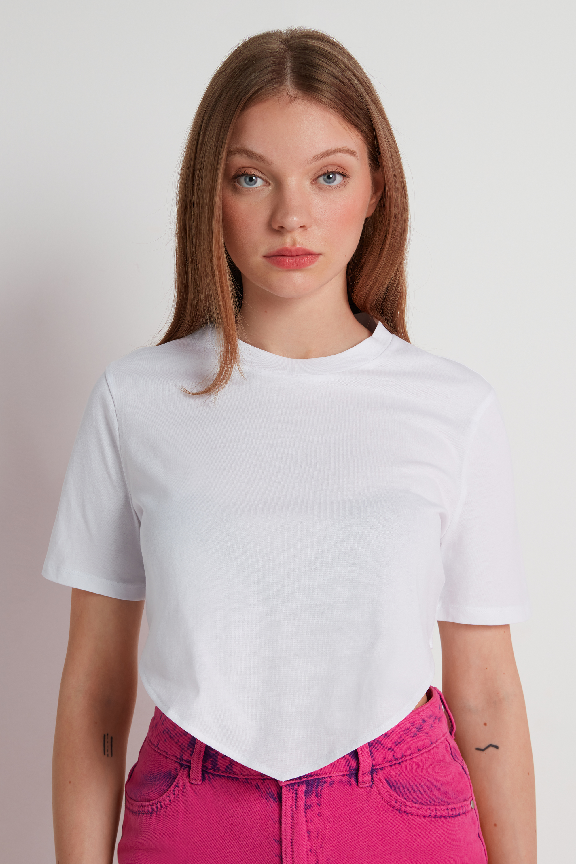 Short-Sleeved Short V-Cut Top - Short-Sleeved Tops - Women | Tezenis